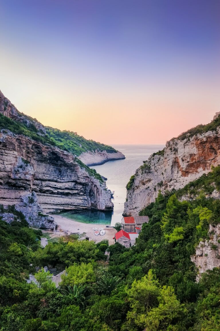 Komiža - The official site of the Tourist Board Split-Dalmatia County