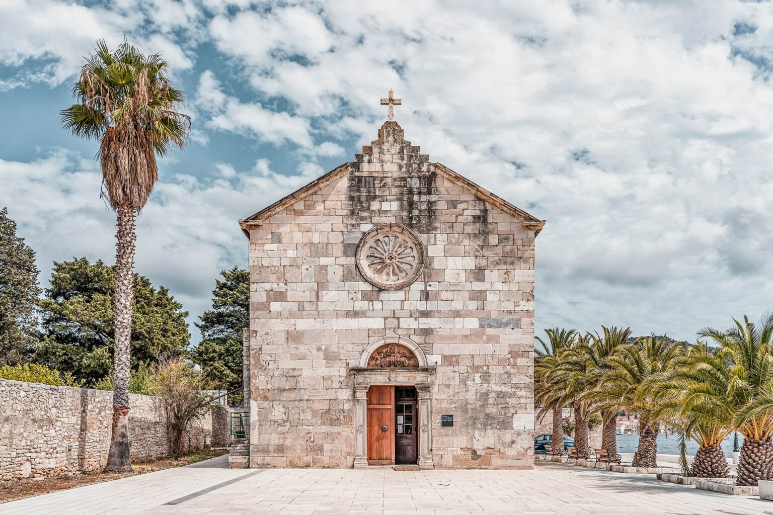 Komiža - The official site of the Tourist Board Split-Dalmatia County