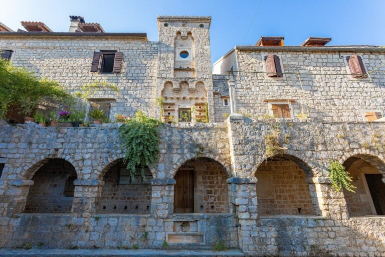 Starigrad - The official site of the Tourist Board Split-Dalmatia County